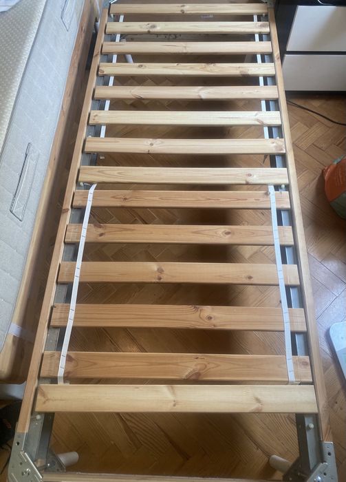 Estrado de cama de solteiro Algés, Linda-A-Velha E Cruz Quebrada-Dafundo • OLX Portugal