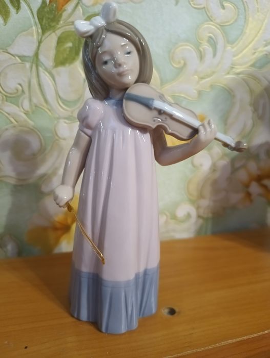 Статуетка Дівчинка зі скрипкою Nao Lladro 737 грн Предметы искусства Сумы на Olx