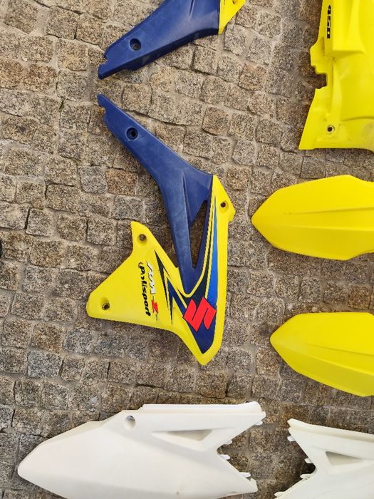 Kit plásticos Suzuki Rmz Gondomar (São Cosme), Valbom E Jovim • OLX.pt