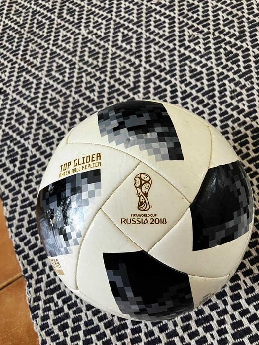 Conjunto 4 Bolas Futebol de treino Ajuda • OLX.pt