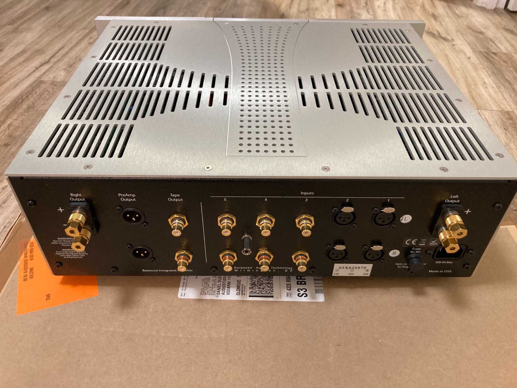 BAT гибридный усилитель американской фирмы. Модель ВАТ VK-3000SE.: 140 ...