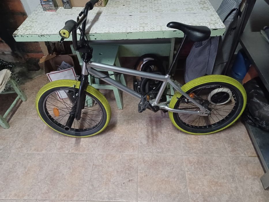 Bicicleta. BMX Charneca De Caparica E Sobreda • OLX.pt