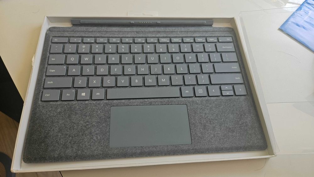 Microsoft Surface Pro Type Cover – Deutsche German Pombal • OLX.pt