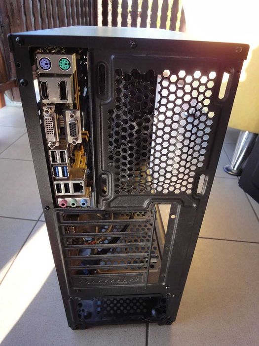 Obudowa komputera + płyta główna ASUS 885M-E Warszawa Targówek • OLX.pl