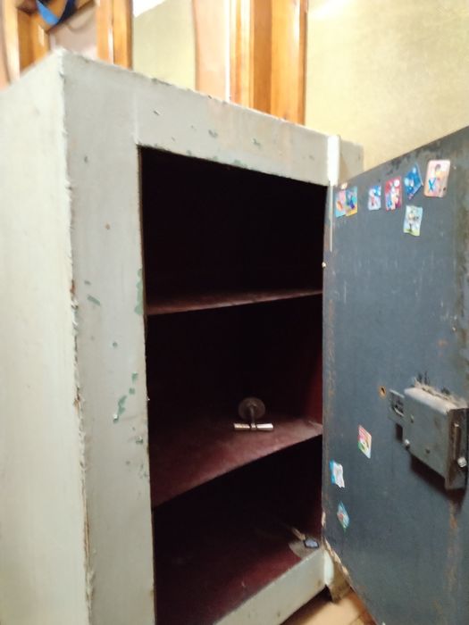 Сейф/шкаф металический: 700 грн. - Офісні меблі Одеса на Olx