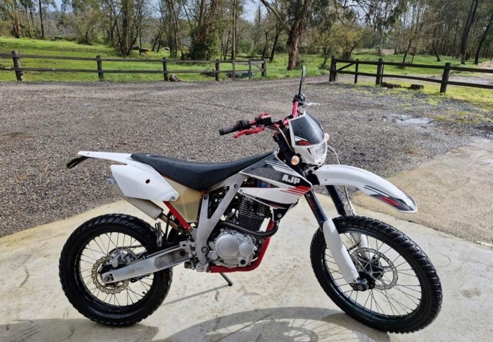 AJP 125cc Pr4 2017 Mafamude E Vilar Do Paraíso • OLX Portugal