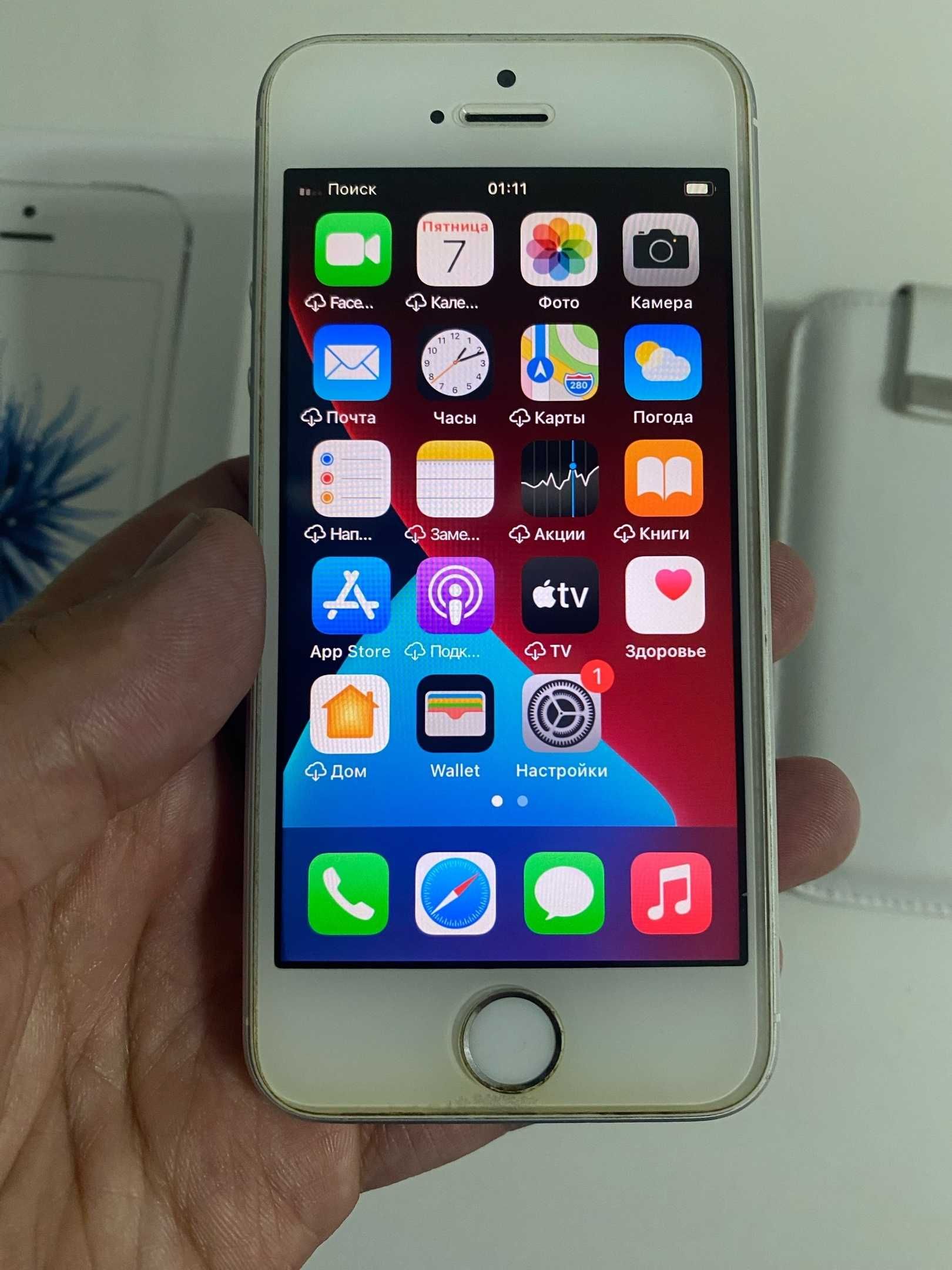Айфон iPhone SE 64Gb: 2 779 грн. - Мобильные телефоны / смартфоны ...