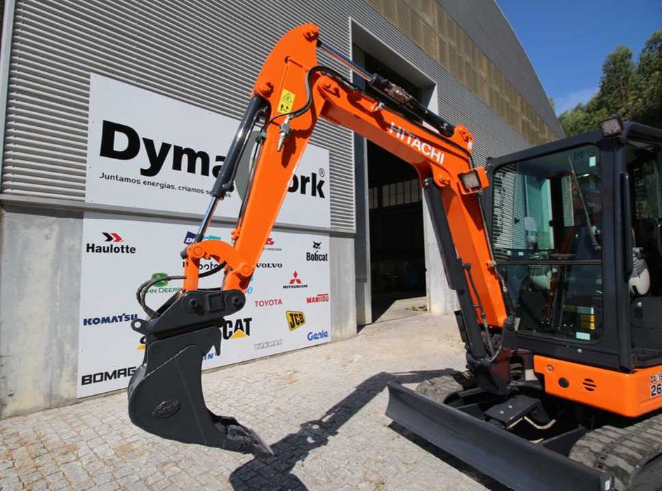 Minigiratória Hitachi ZX 26U com engate Hidráulico (como nova) Amarante ...