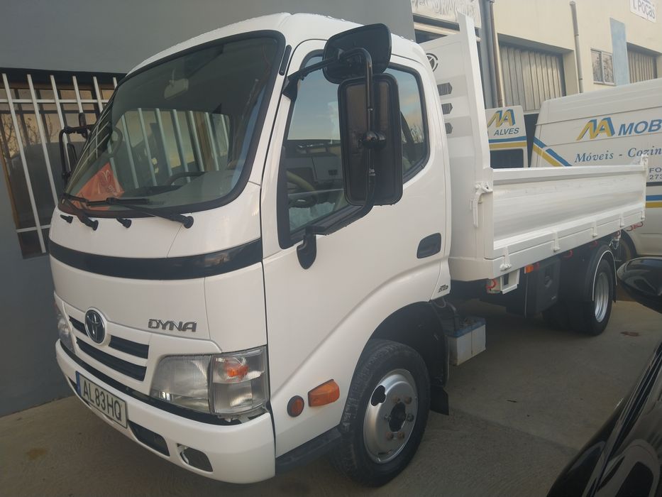Toyota's Dyna [Bascula, Tri-Basculante, frigorífica, TIR, plataforma,e Nordeste • OLX Portugal