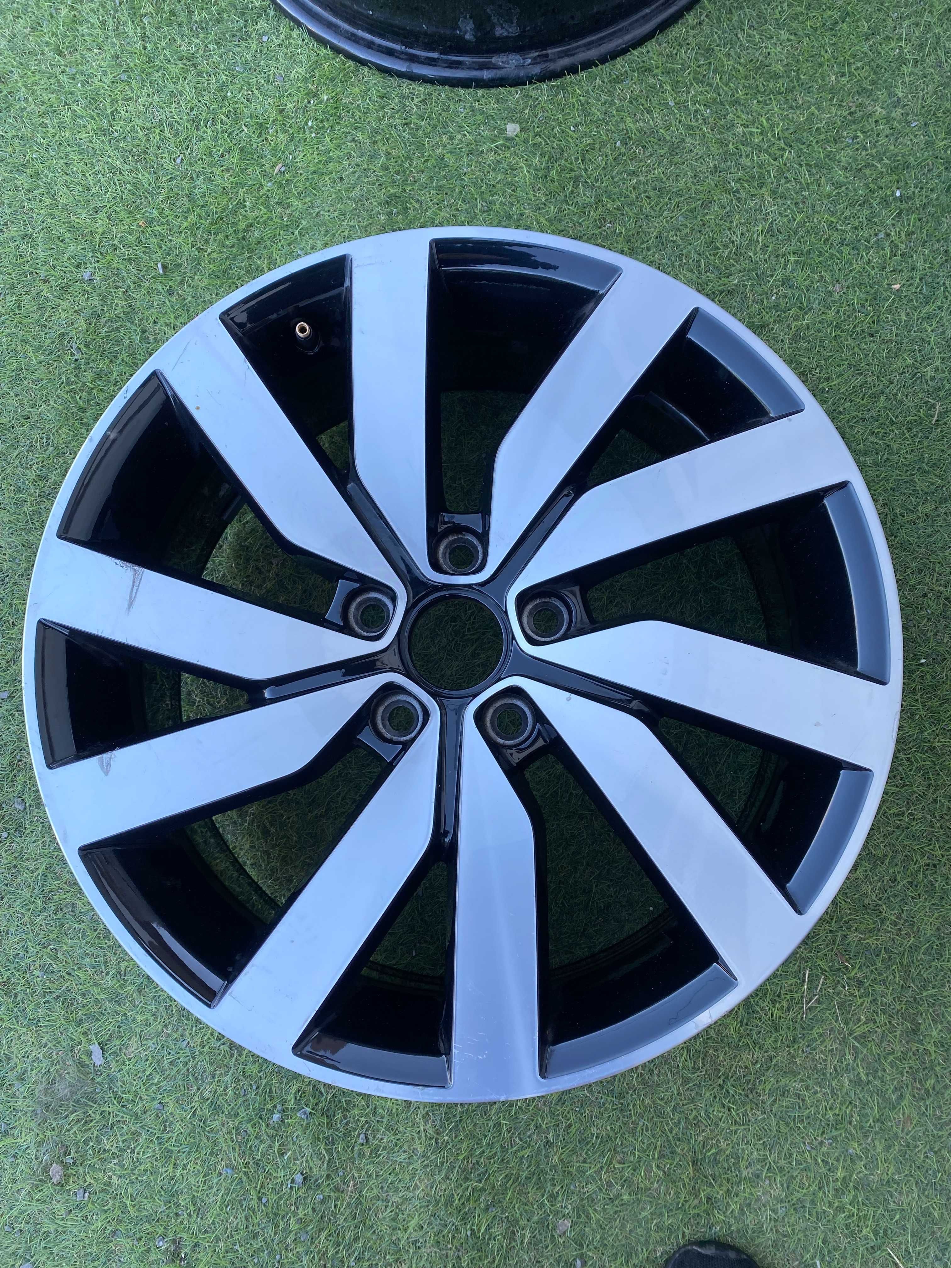 Диск R18 5x112 7J ET52 VW Passat оригінал 5ta 601 025f: 3 500 грн ...