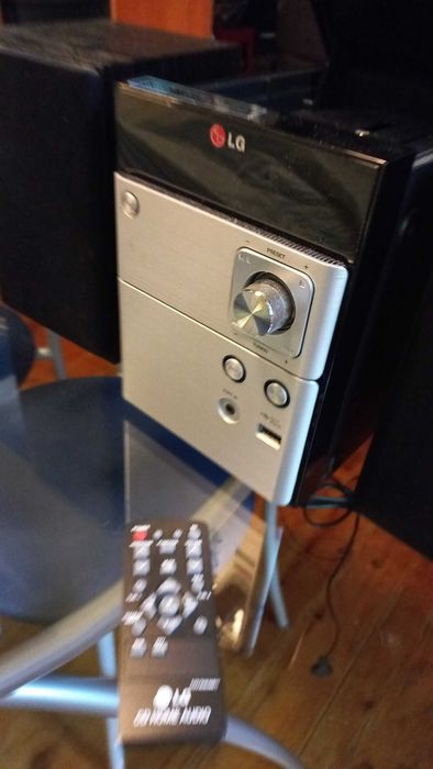 Rádio FM LG XBOOM Hi-Fi com Rádio FM, USB Frontal Alcântara • OLX Portugal