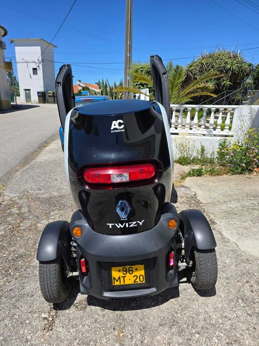 Renault Twizz 85 Torres Novas (Santa Maria, Salvador E Santiago) • OLX.pt