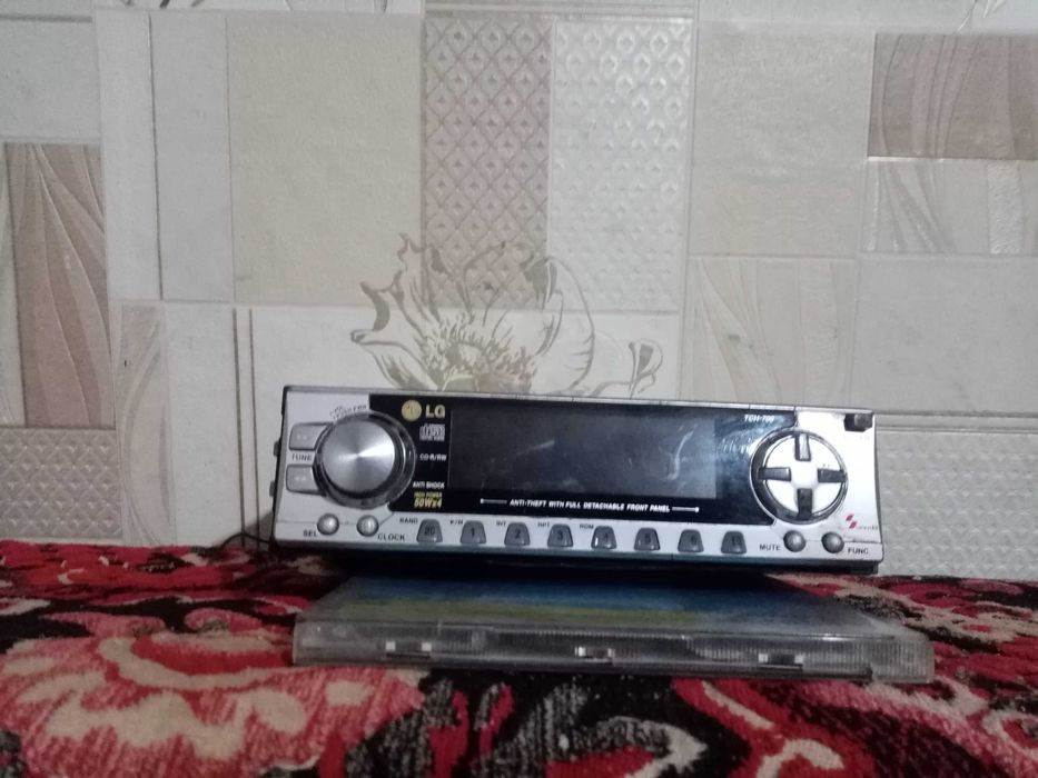 Автомагнитола LG TCH-700: 250 грн. - LG Ширяєве на Olx