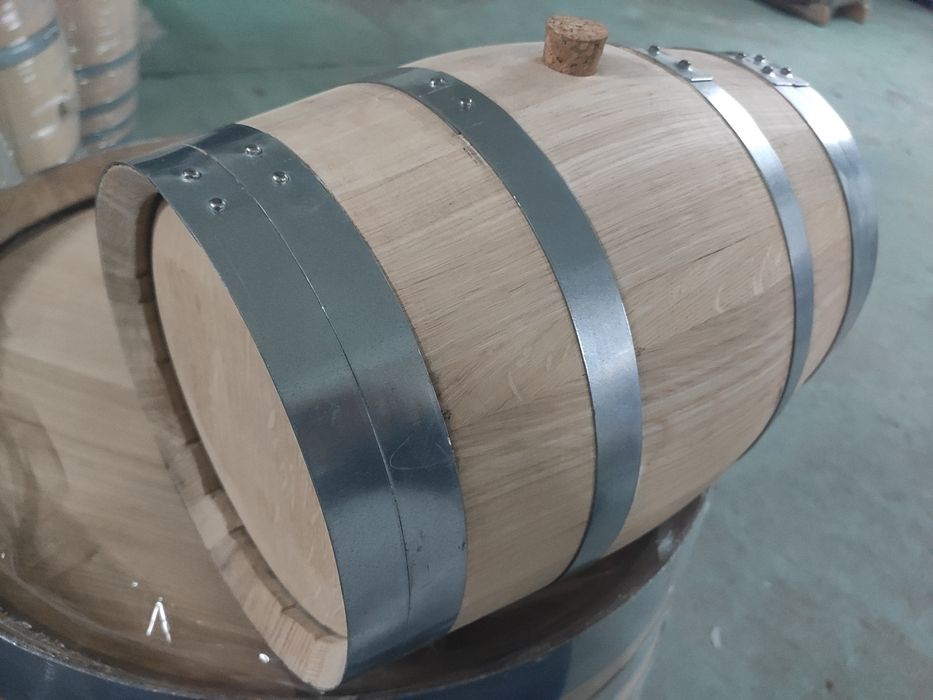 Barris/Pipos/Pipas em madeira de carvalho e castanho Bougado (São Martinho E Santiago) • OLX.pt