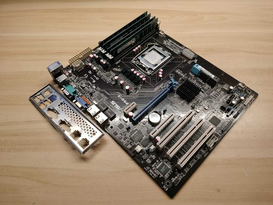 Płyta główna ASUS P9D-X (LGA / Socket 1150) + 16GB + Xeon E3-1220V3 ...