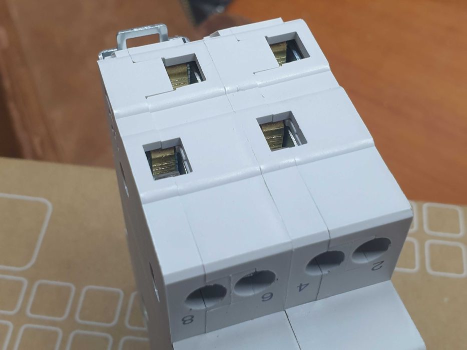 Перекидной рубильник, ввод резерва, переключатель фаз 40А, 2P I-0-II ...