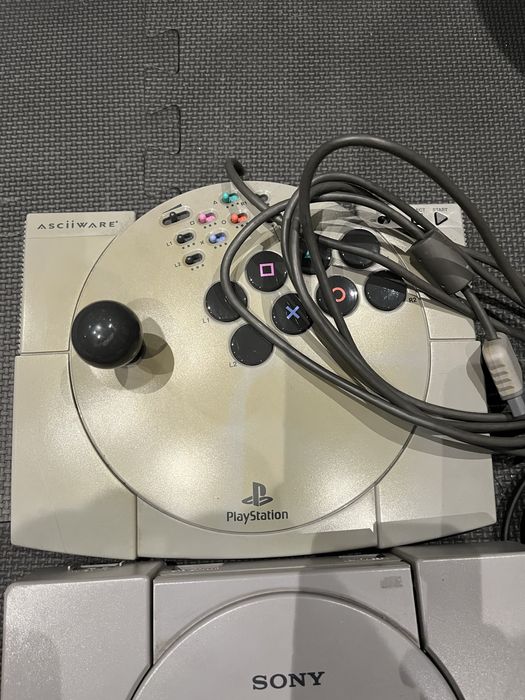 PS1 + joystick Asciiware Nowy Targ • OLX.pl