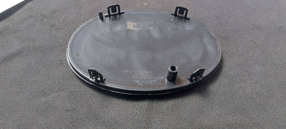 Емблема в решітку для Toyota Camry 70,75 (2021-2024)CH-R 90975-02160: 3 ...