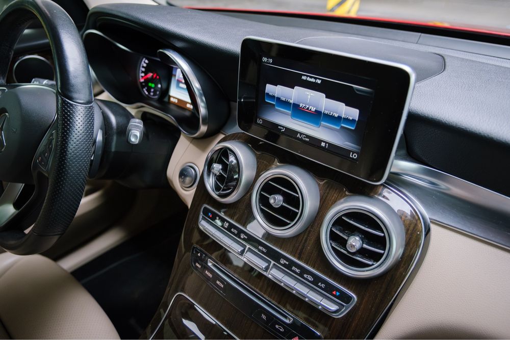 MERCEDES-BENZ-GLC.300-rok2018-2.0T-241KM Kraków Czyżyny • OLX.pl