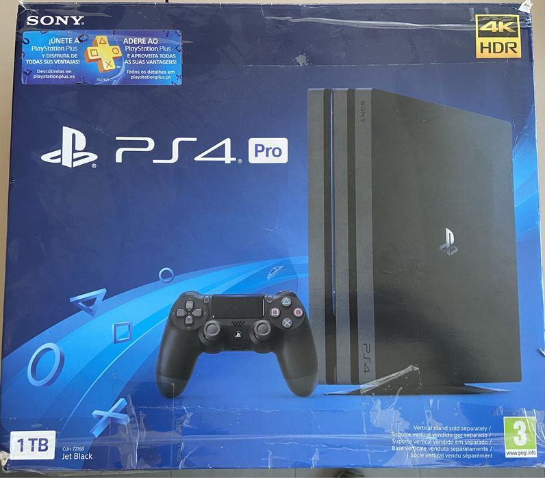 PS4 Pro sem comando. Precisa de substituir a porta HDMI. Pouco uso ...
