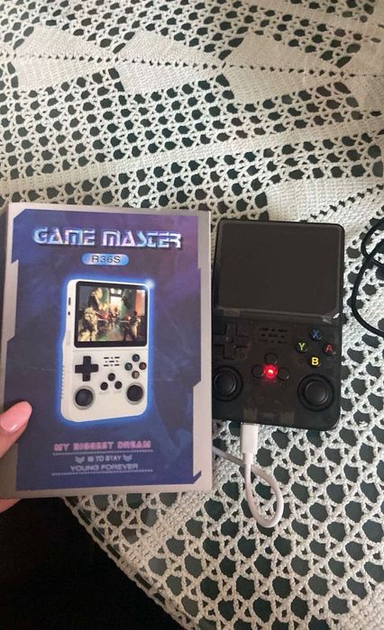 Consola Retro Game Master R36S – 5000+ Jogos, 128GB (Preta) Espírito ...