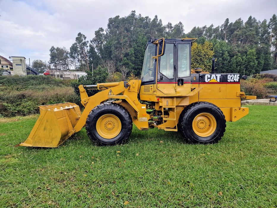 Pá carregadora caterpillar Loureira • OLX Portugal
