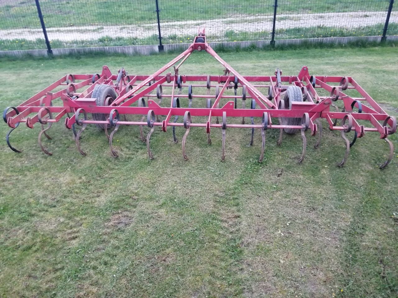 Agregat uprawowy kultywator Kongskilde 4.30m składany Steklinek • OLX.pl Agregat uprawowy kultywator Kongskilde 4.30m składany Steklinek • OLX.pl