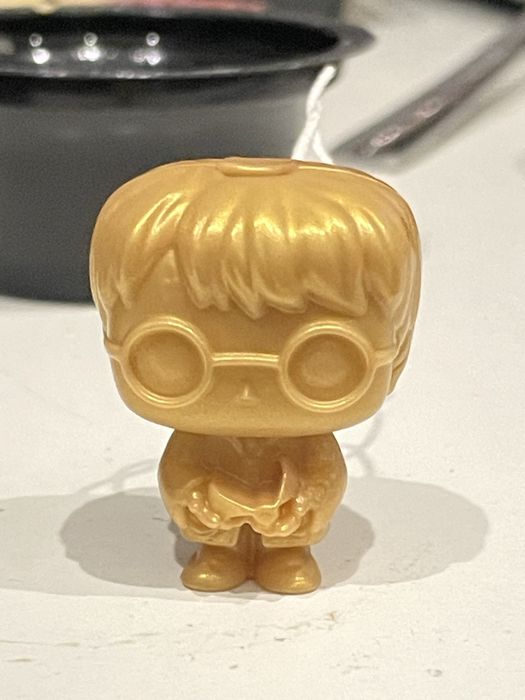 Продаю золотий Гарі Потер з Kinder Joy 5 000 грн Колекціонування Львів на Olx