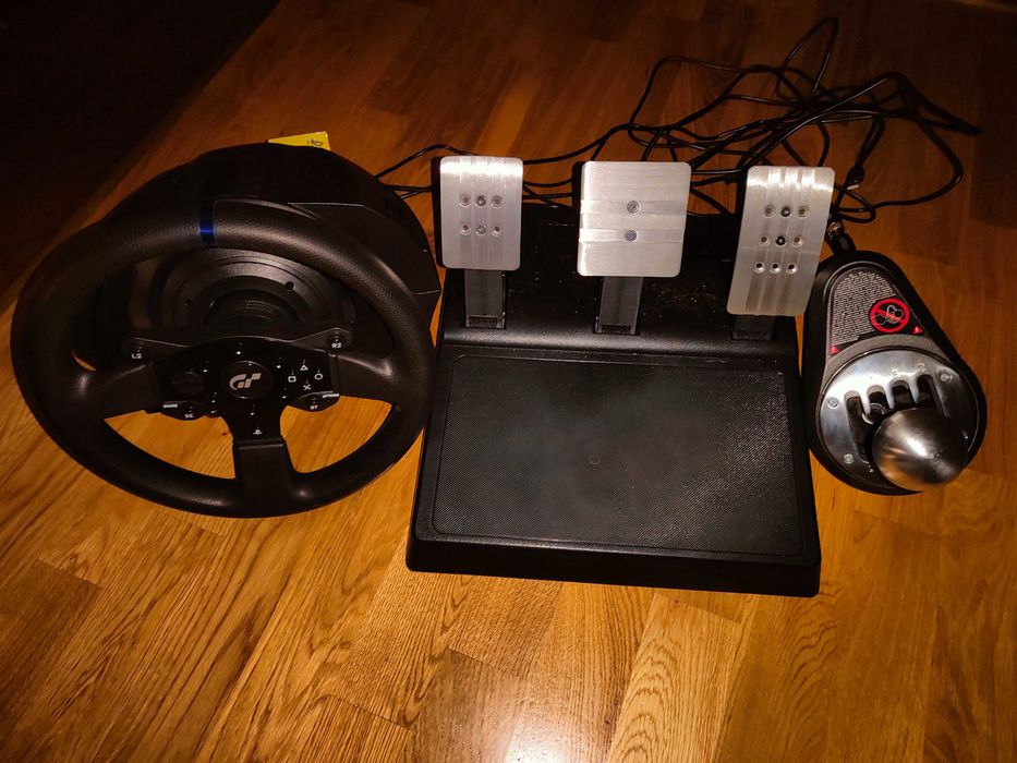 Kierownica thrustmaster t300 rs gt + Skrzynia biegów Thrustmaster Bełk ...