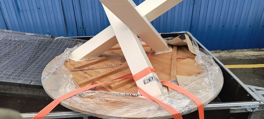 Стіл круглий з металевими ніжками: 5 000 грн. - Офісні меблі Київ на Olx