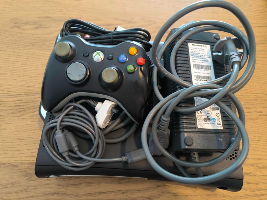 XBOX360 com um comando Águas Santas • OLX Portugal