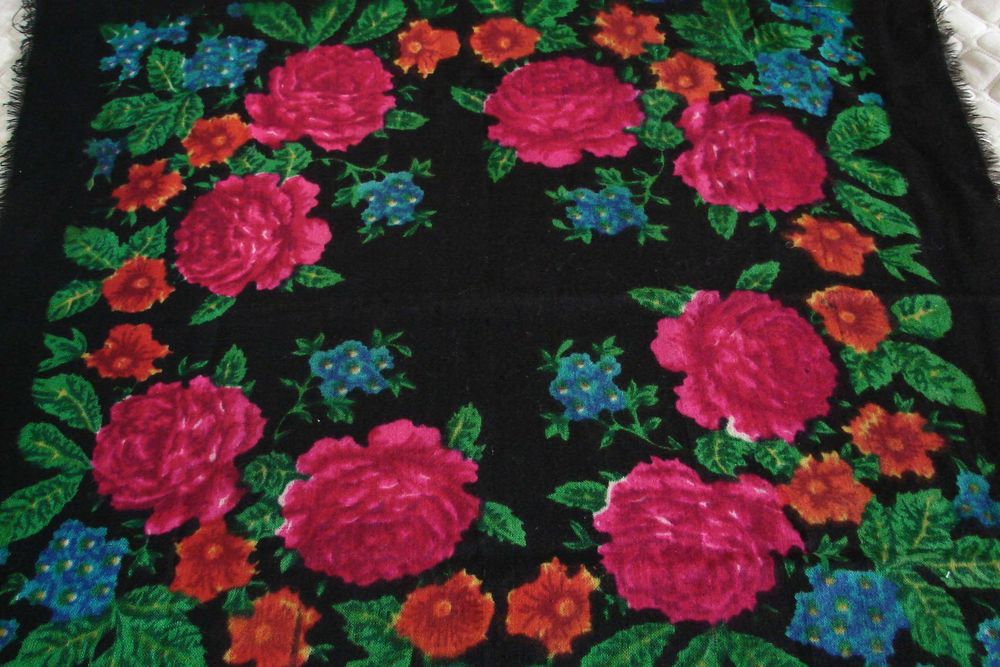 Продається антикварна шерстяна хустка 400 грн Колекціонування Івано Франківськ на Olx