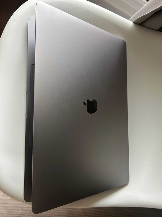 Apple MacBook Pro 16 cali A2141 i7 9gen. 4.5 GHz Turbo 512GB IDEALNY ...