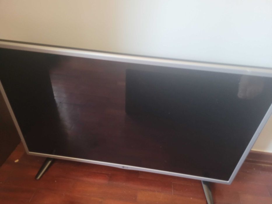 LED TV LG 32 polegadas com pouco uso Almada, Cova Da Piedade, Pragal E Cacilhas • OLX.pt