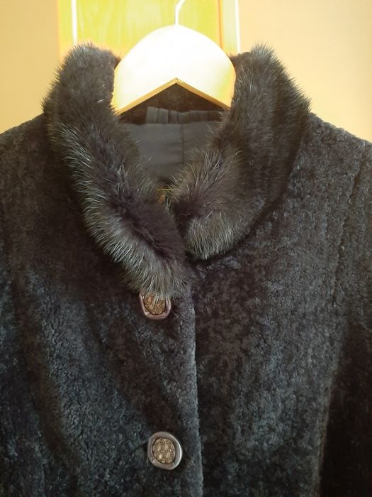 Шубка мутон з оздобленням норка: 1 000 грн. - Шуби, кожухи Київ на Olx