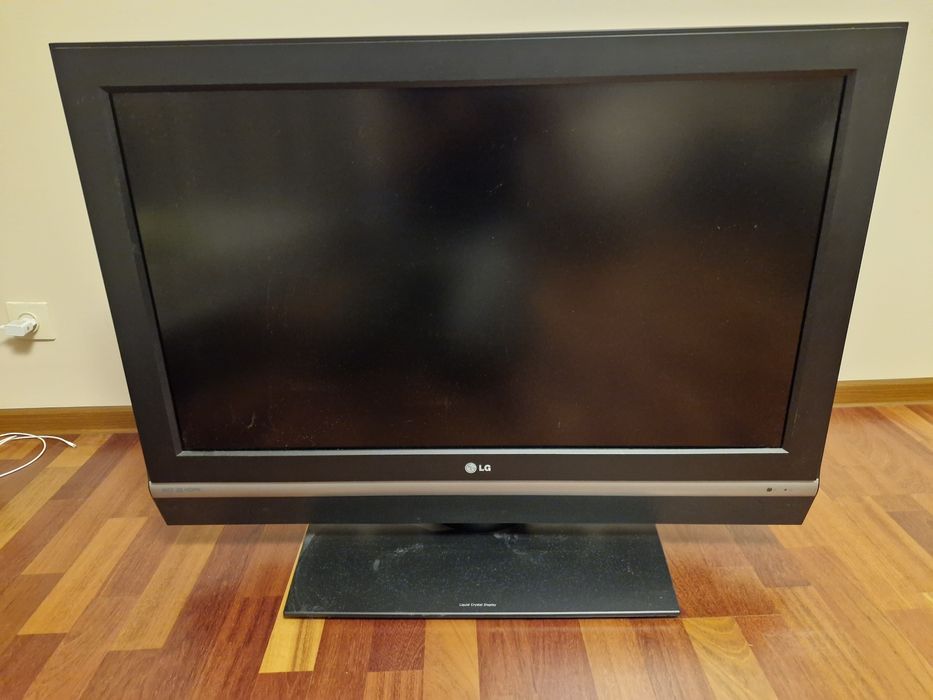 Telewizor LCD LG 37 CALI sprawny Bełchatów • OLX.pl
