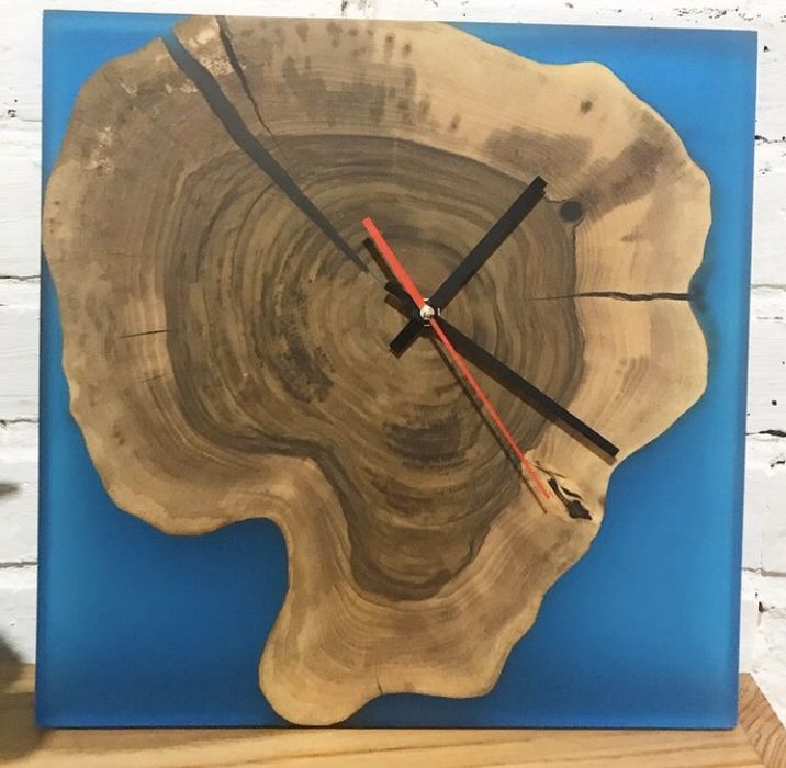 Настінний годинник з дерева та епоксидної смоли 1 000 грн Витвори майстрів рукоділля Луцьк