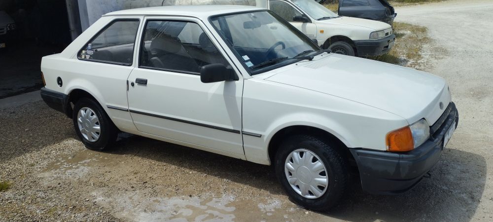 Ford Escort 1100 Pinhal Novo • OLX.pt