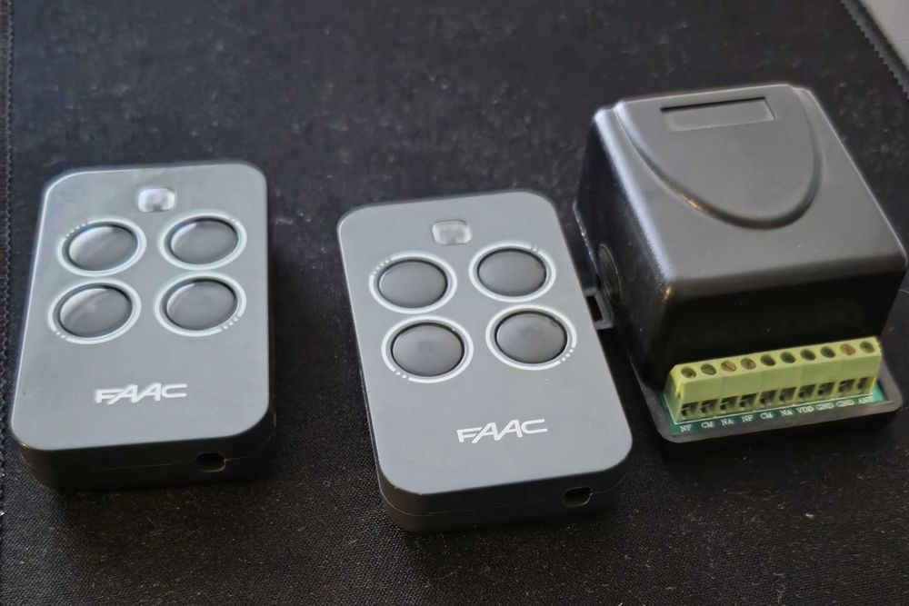 Pilot FAAC XT4 433 RC x2 + Sterownik Zduńska Wola • OLX.pl
