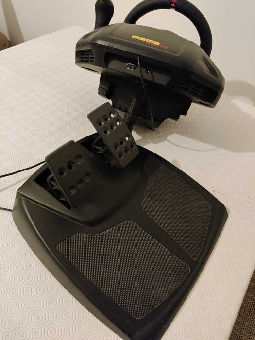 Volante Logitech Momo Racing Charneca De Caparica E Sobreda • OLX Portugal