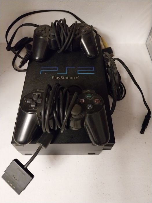 PS2 FAT com 2 comandos, os jogos na foto e cartão de memória Paderne • OLX Portugal
