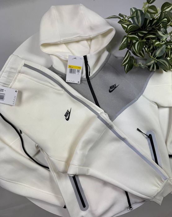 Костюм Nike Tech Fleece: 2 900 грн. - Спортивні костюми Суми на Olx