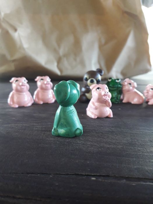 PRL figurki kolekcjonerskie stare pudełko świnka pies żaba niedzwiedź ...