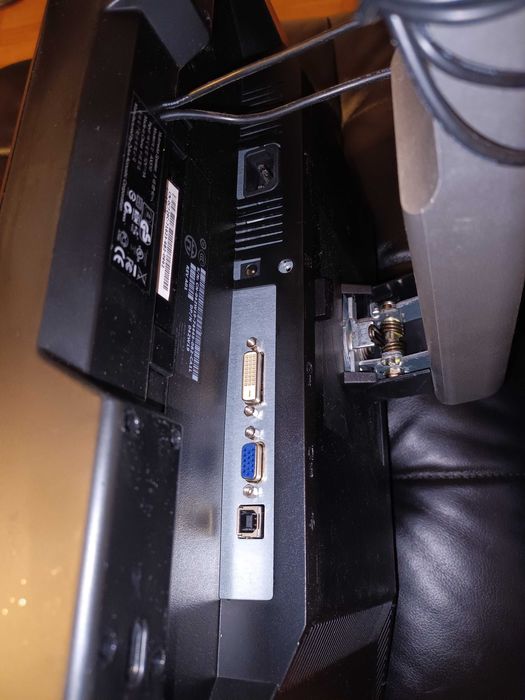 Monitor DELL P2211HT 21,5 " 1920 x 1080 px + listwa dźwięk. Dell AX510 ...