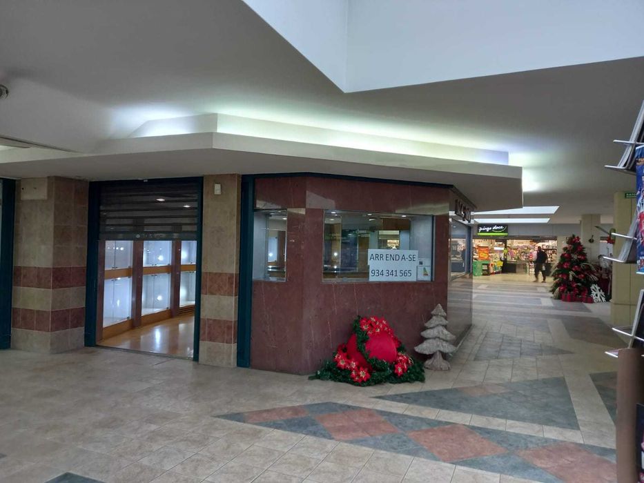 Loja no Trofashopping em frente ao Pingo Doce, mobilada Bougado (São ...