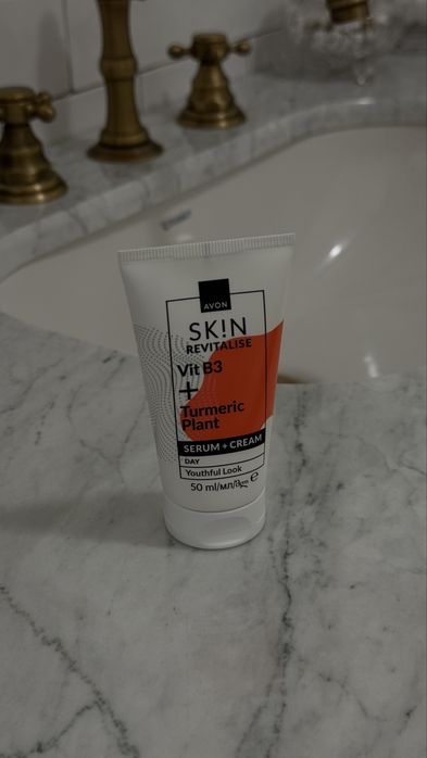 Nowy krem na dzień 2 w 1 nawilzajacy Avon Sk!n Vit B3 Turmeric Plant ...