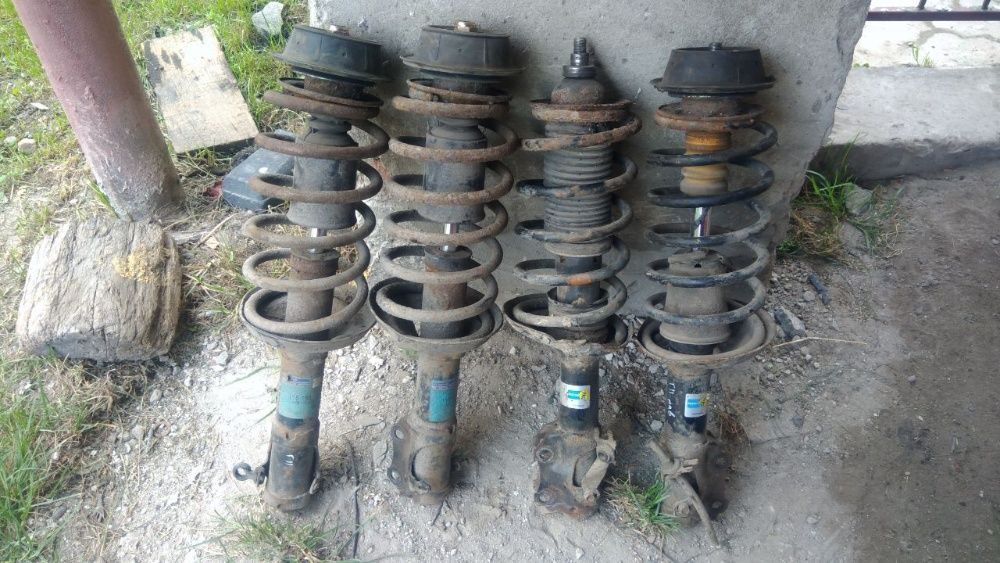 Стойки пружини опорні для Гольф 2 Гольф 3 Гольф 4 Пассат В 3 Пасат В4 ...