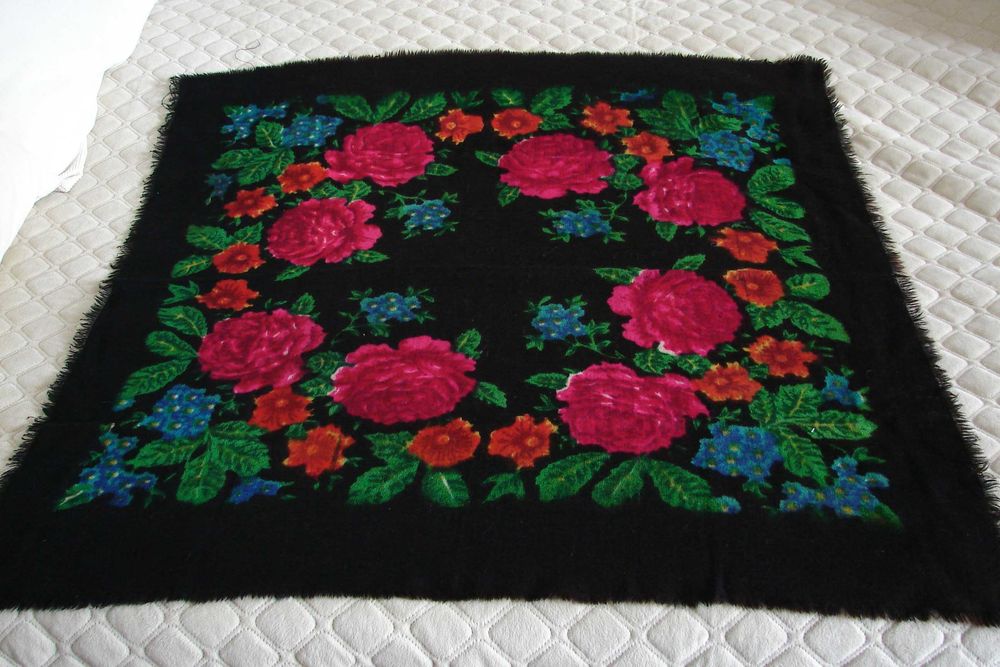 Продається антикварна шерстяна хустка 400 грн Колекціонування Івано Франківськ на Olx