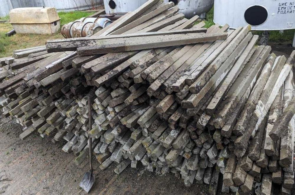 Столб столбики стовпи стовпчики на забор, паркан, огорожу, сітка сетка ...