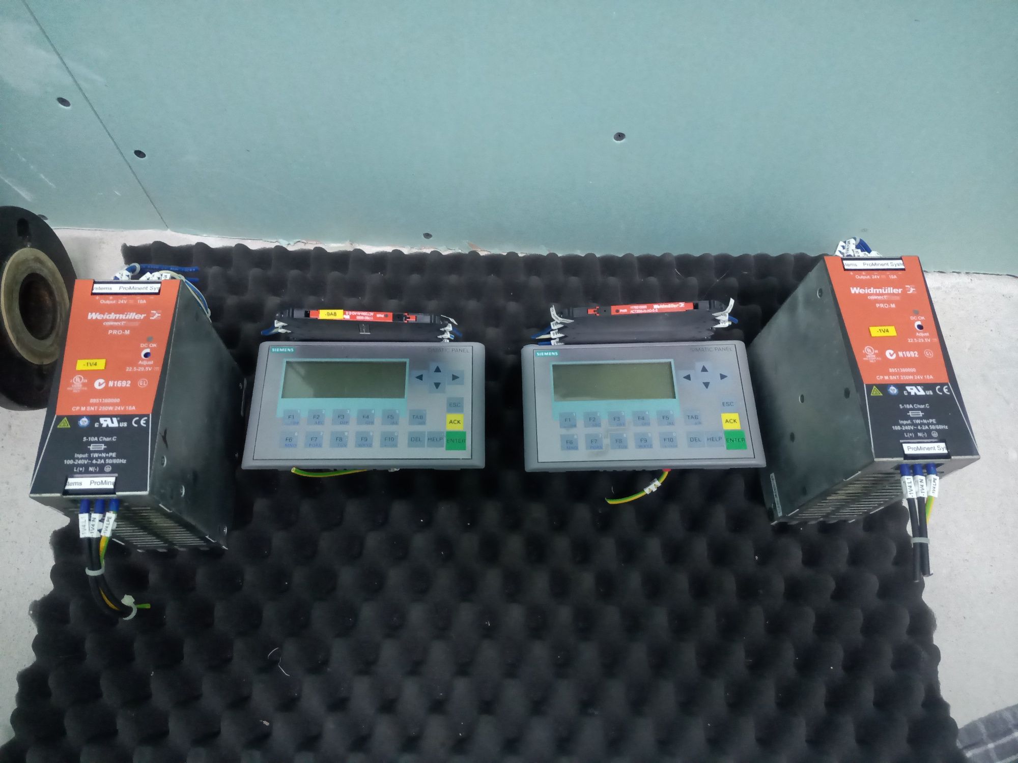 Siemens Simatic KP 300 Panel operatorski Regulator Napiecia HMI ... Siemens Simatic KP 300 Panel operatorski Regulator Napiecia HMI ...